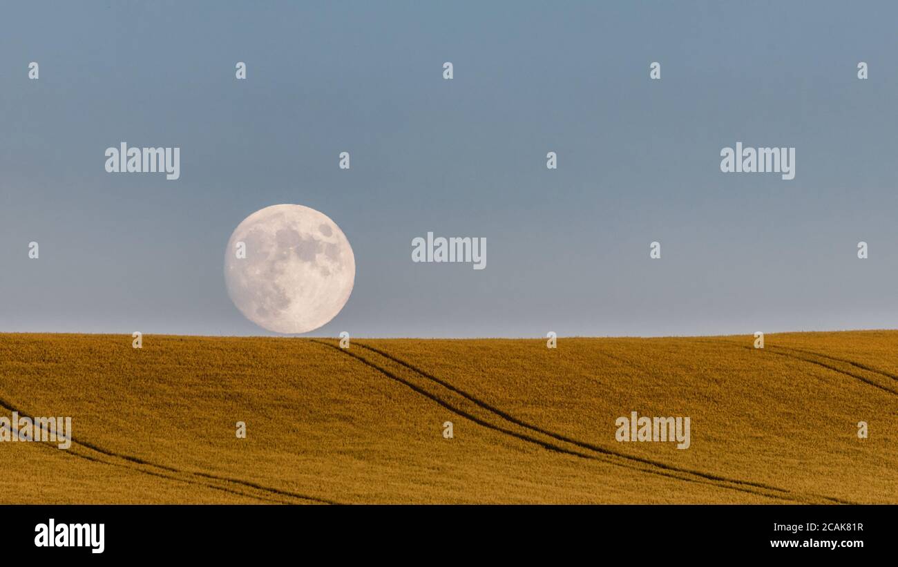 Moon night sky field hi-res stock photography and images - Alamy