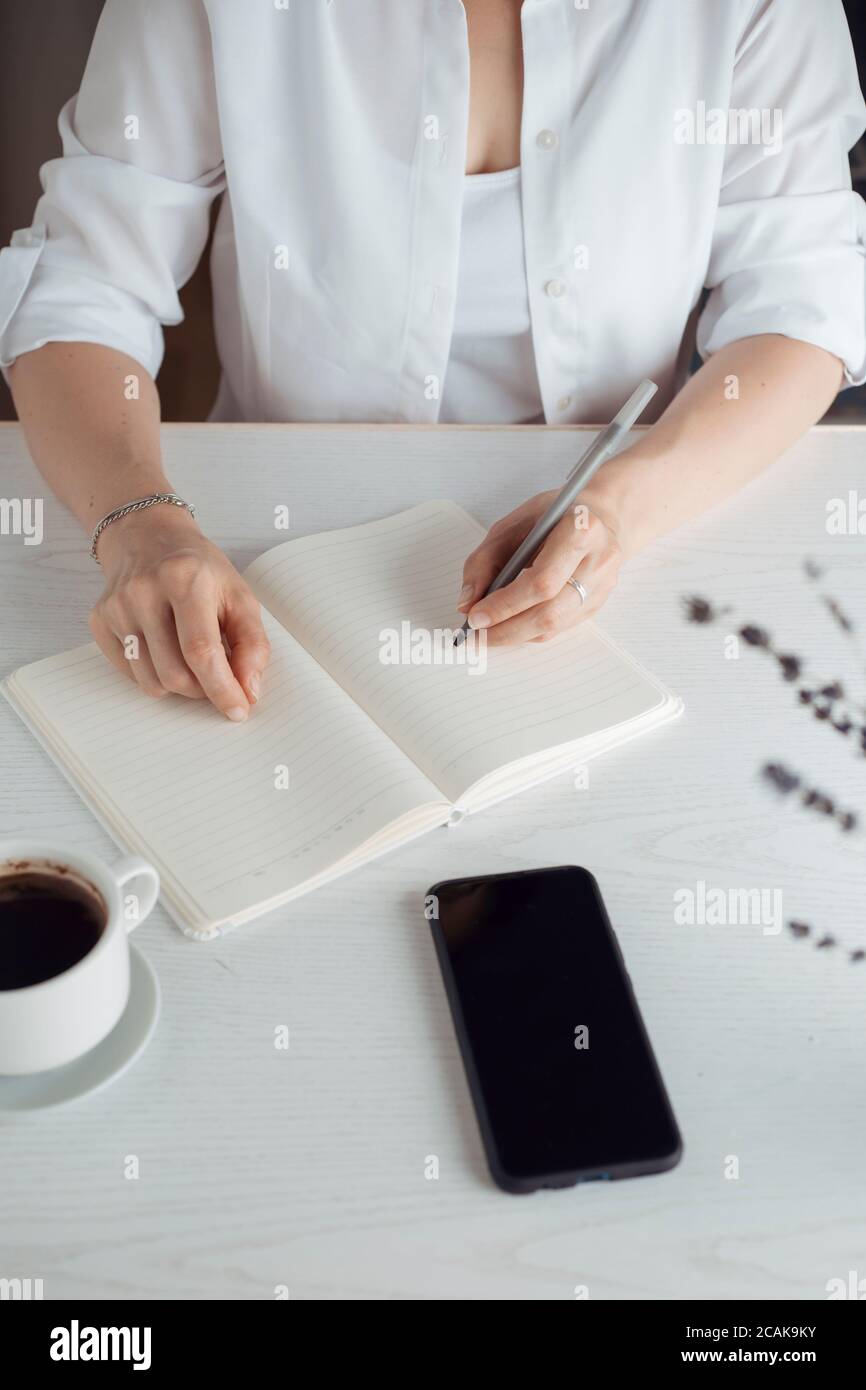 Note in a notebook hi-res stock photography and images - Alamy