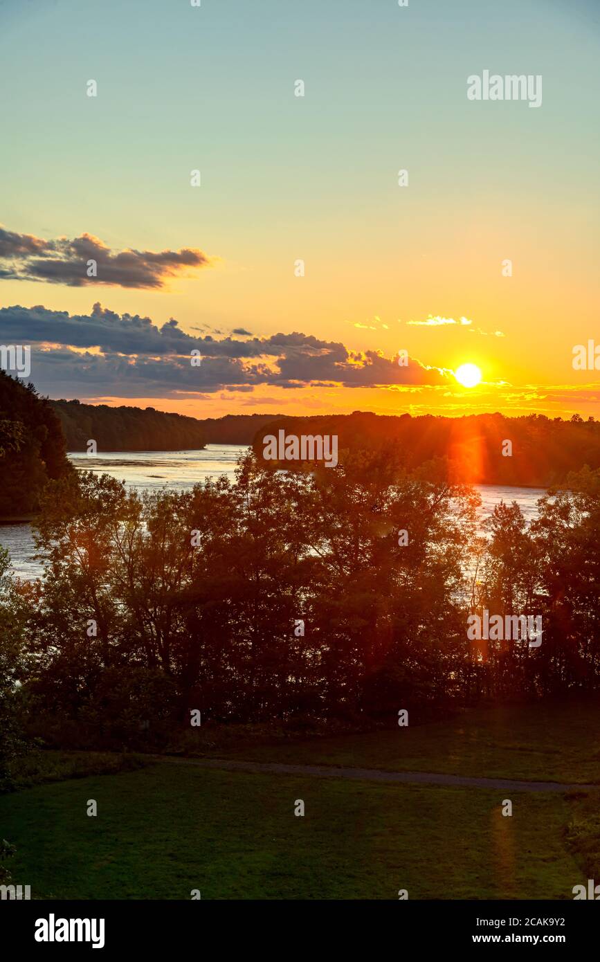 Sundown colors hi-res stock photography and images - Alamy