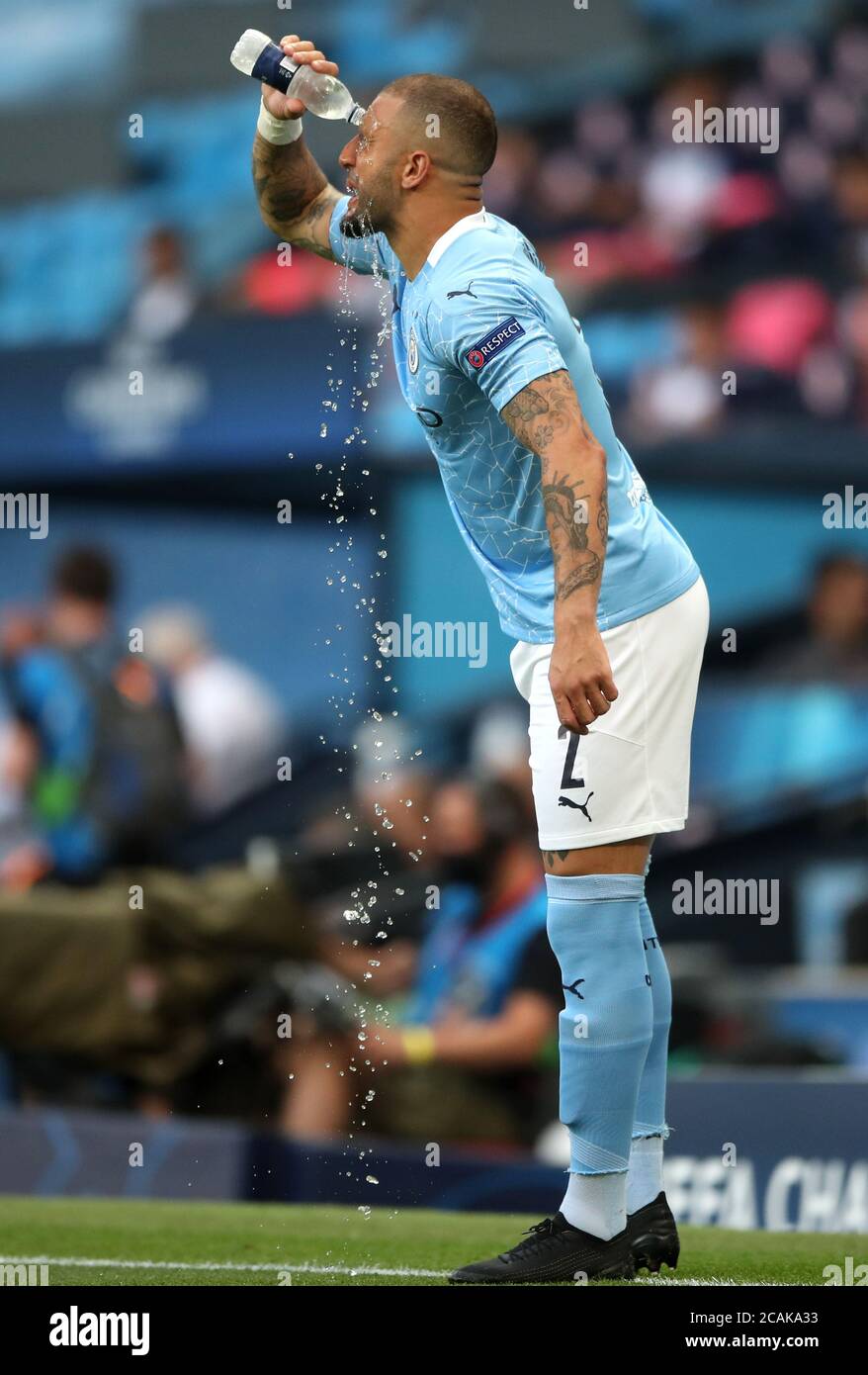Manchester City's Kyle Walker pours water on himself prior to the UEFA ...