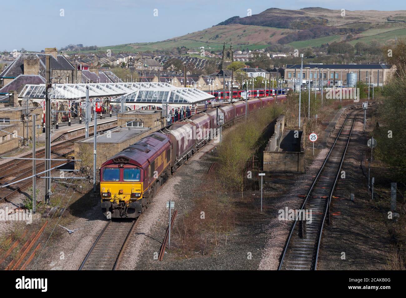 DB Cargo rail class 66 locomotive 66158 passing Skipton railway station ...