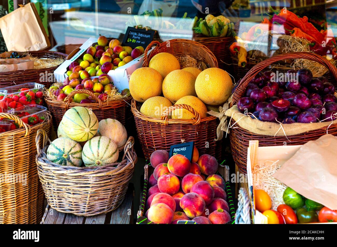 Baskets of fruit kent hi-res stock photography and images - Alamy