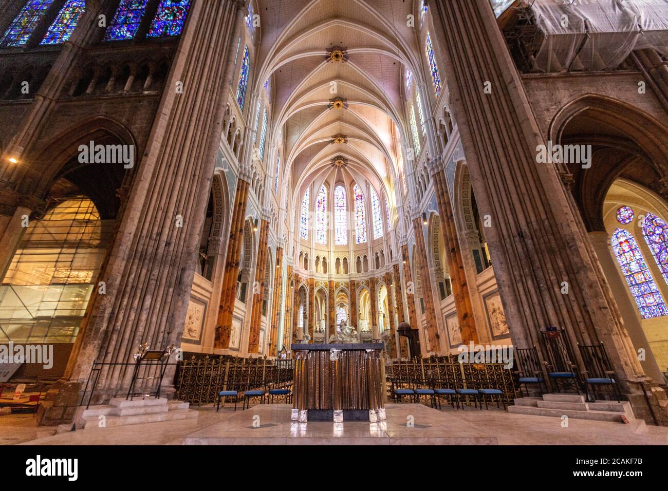 Altar and the vaults of the roof, Cathedral of Our Lady of Chartres ...
