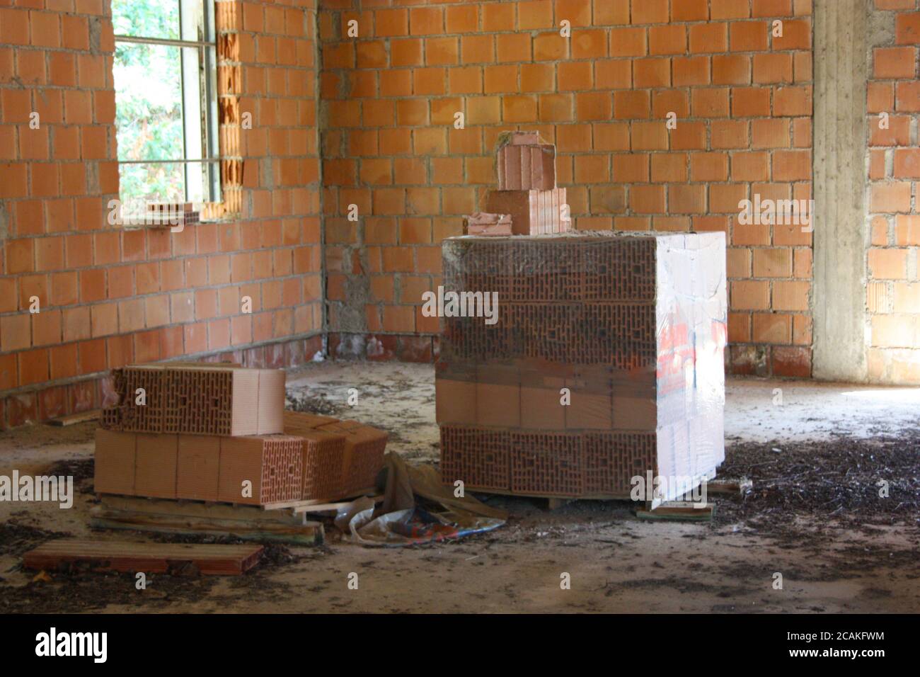 House construction brick conveyor hi-res stock photography and images ...