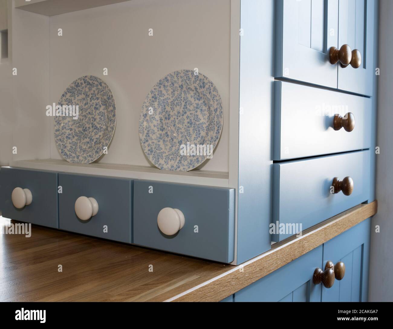 Kitchen dresser hi-res stock photography and images - Alamy