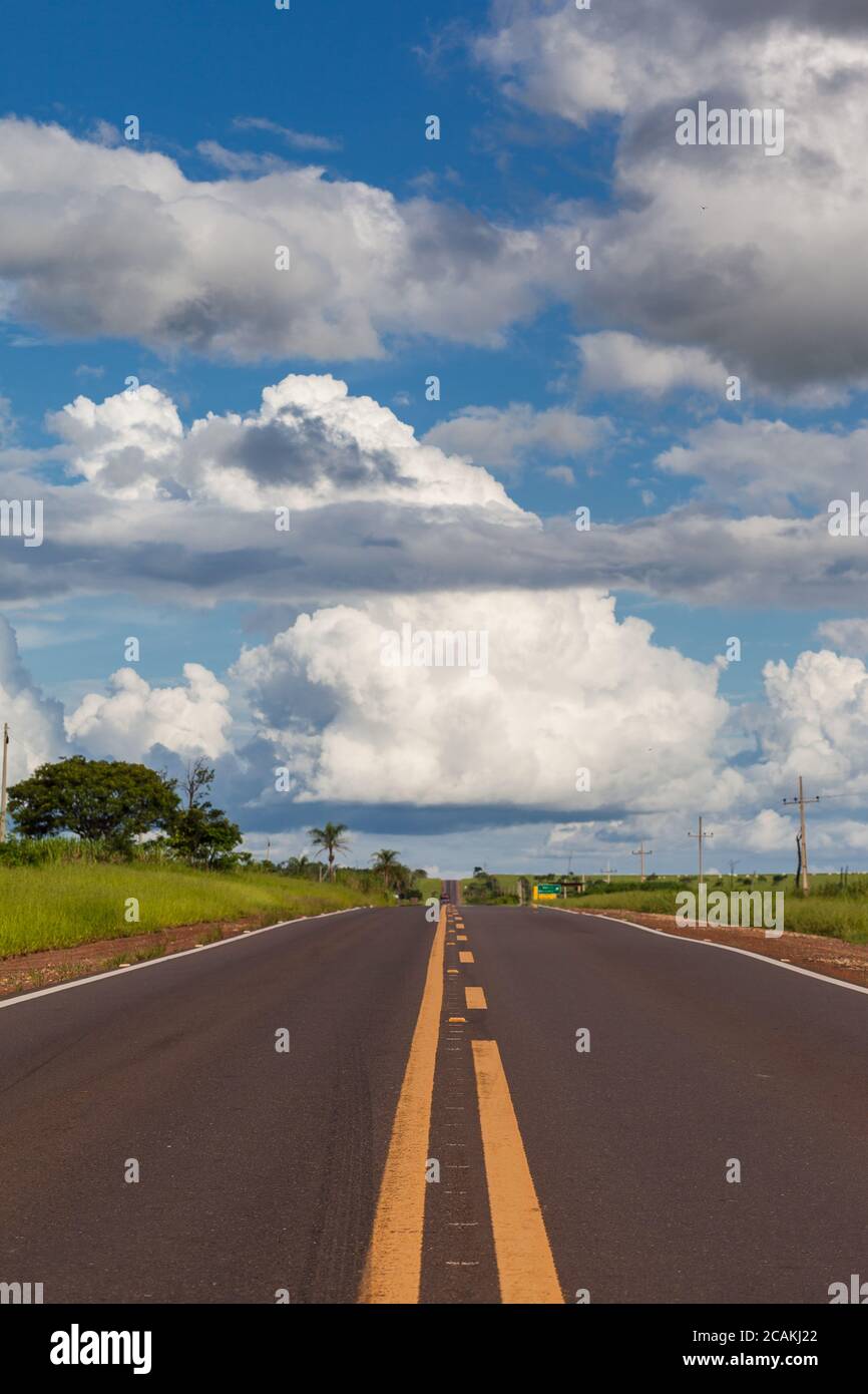 Perspective of a road without autos, cloudy sky Stock Photo - Alamy