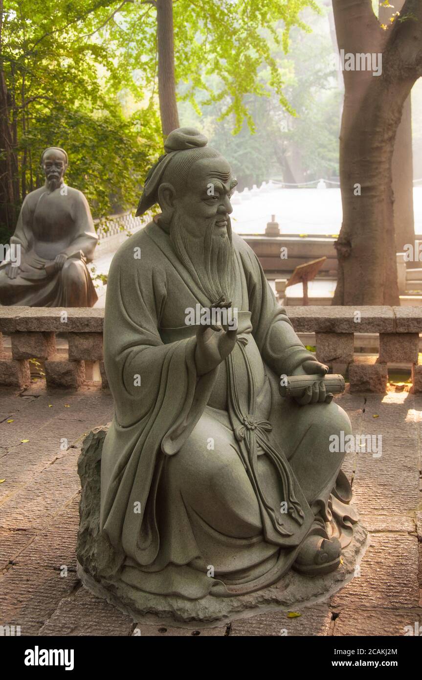Kongzi statue hi-res stock photography and images - Alamy
