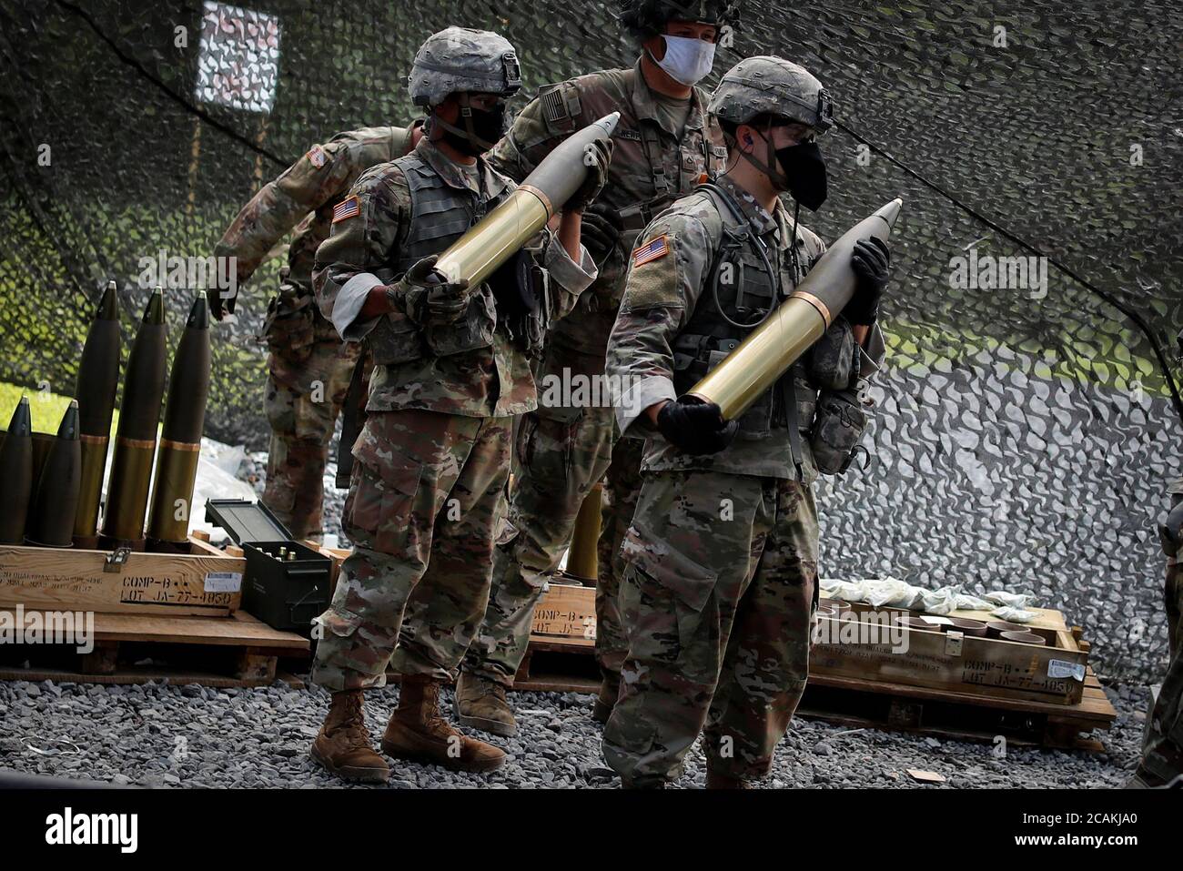 105 mm howitzer hi-res stock photography and images - Alamy