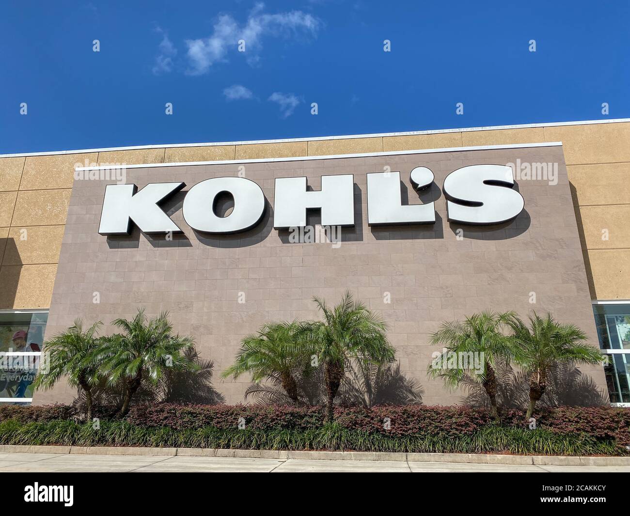Orlando,FL/USA- 8/1/20: The exterior of a Kohl's department store in ...