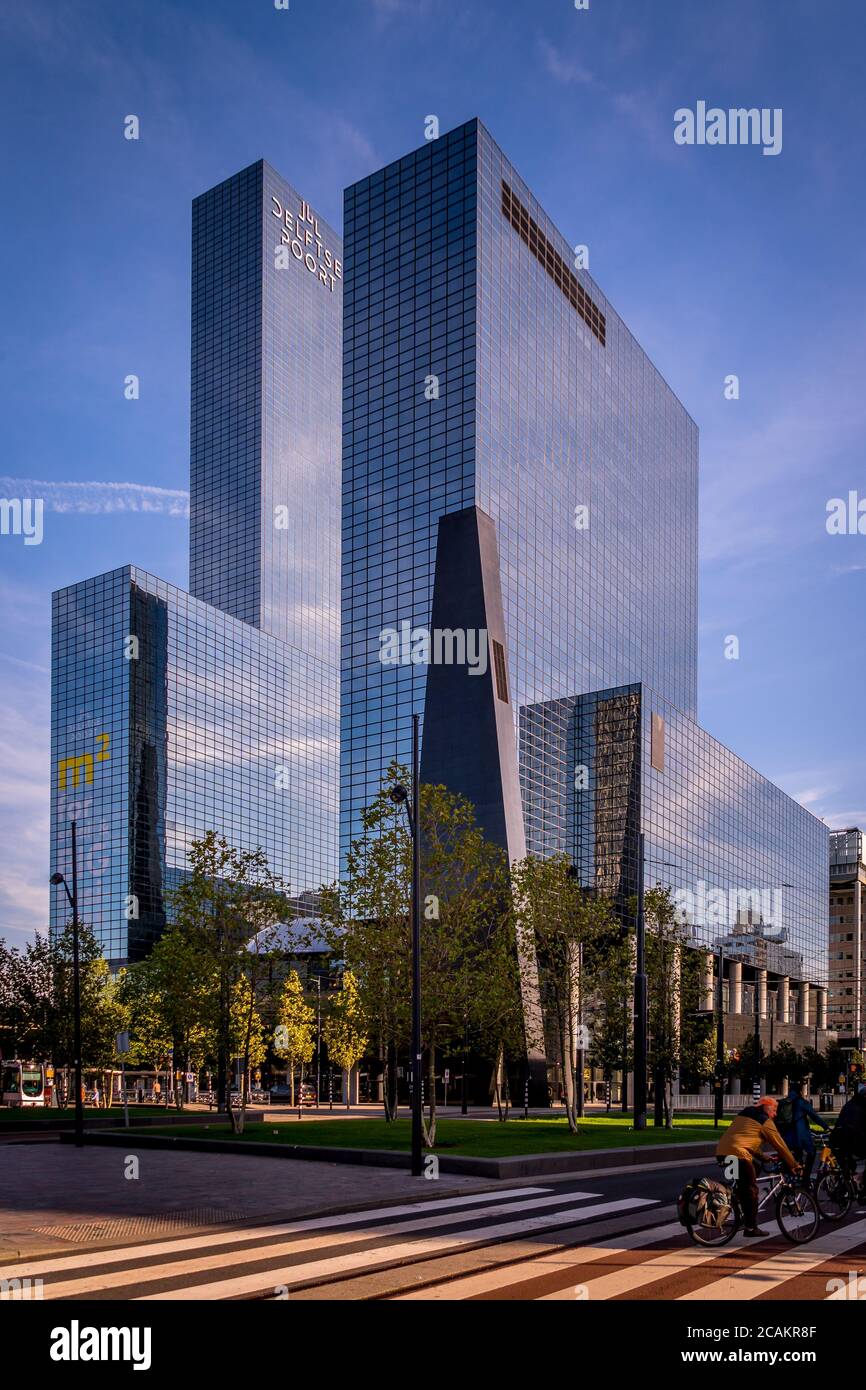 High rise glass curtain wall hi-res stock photography and images - Alamy