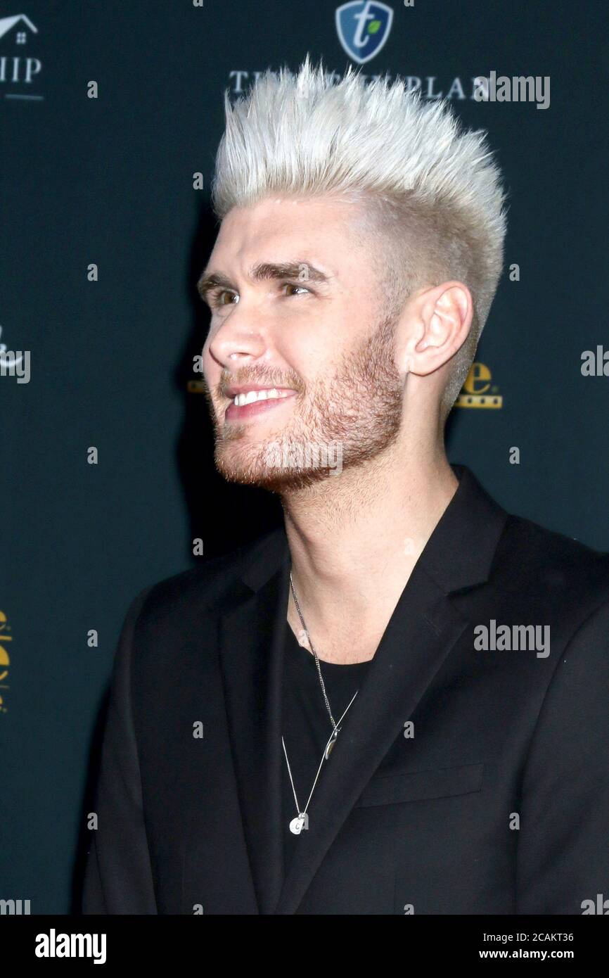 Colton dixon hi-res stock photography and images - Alamy