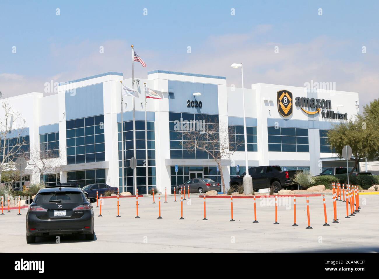 Fulfillment center exterior hi-res stock photography and images - Alamy
