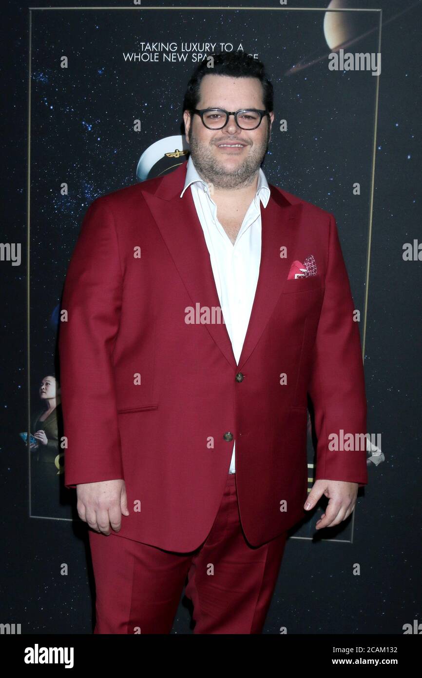 LOS ANGELES - JAN 14: Josh Gad at the "Avenue 5" Premiere Screening - Arrivals at the Avalon ...