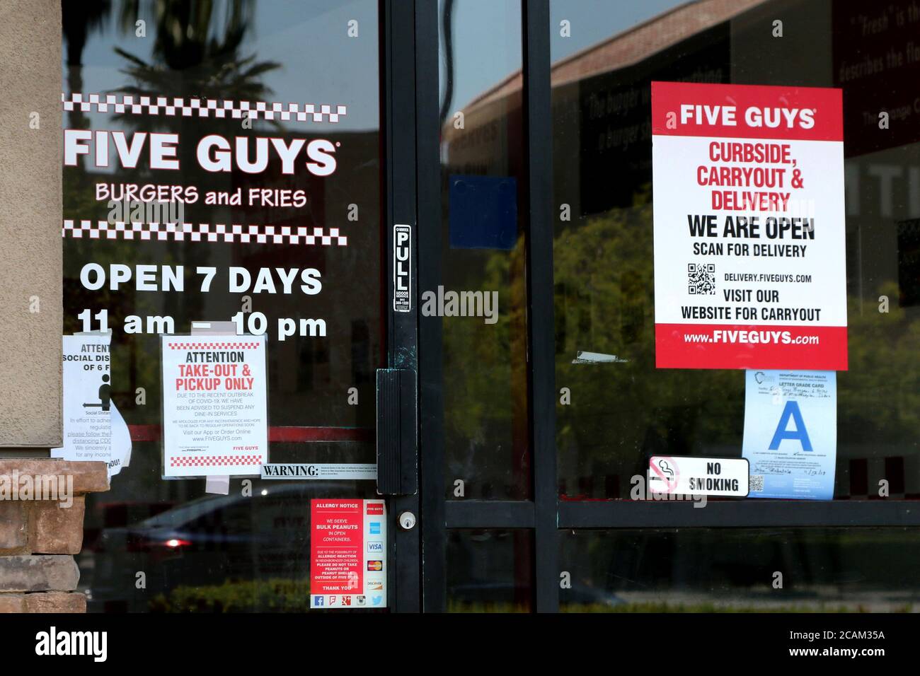 Five guys signage hi-res stock photography and images - Alamy