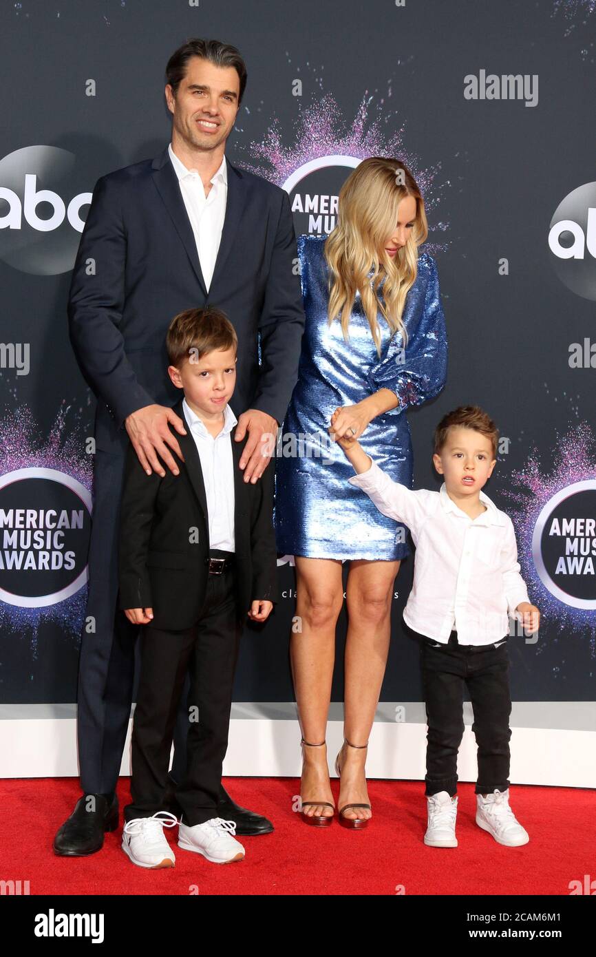 LOS ANGELES - NOV 24: Mike Mahan, Family at the 47th American Music ...