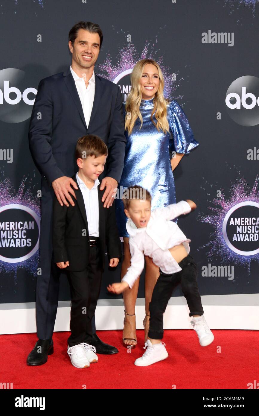 LOS ANGELES - NOV 24: Mike Mahan, Family at the 47th American Music ...