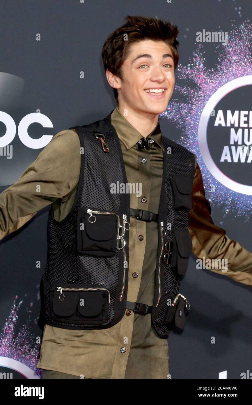 LOS ANGELES - NOV 24: Asher Angel at the 47th American Music Awards ...