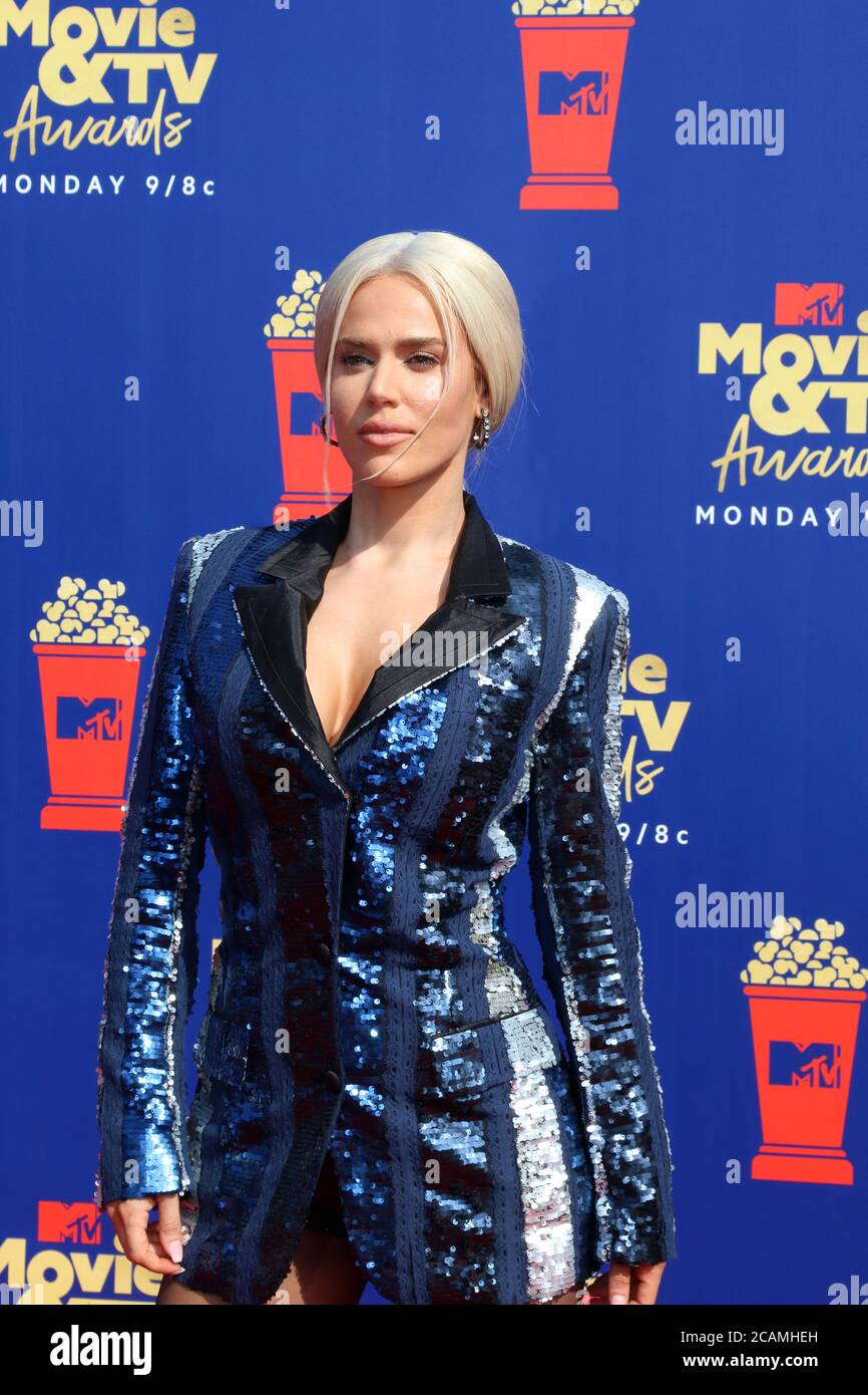 LOS ANGELES - JUN 15: CJ Perry, Lana Perry at the 2019 MTV Movie & TV ...