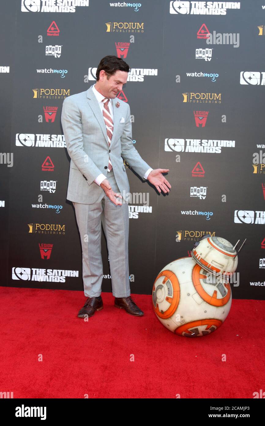 LOS ANGELES - SEP 13: Henry Thomas, BB8 at the 2019 Saturn Awards at ...