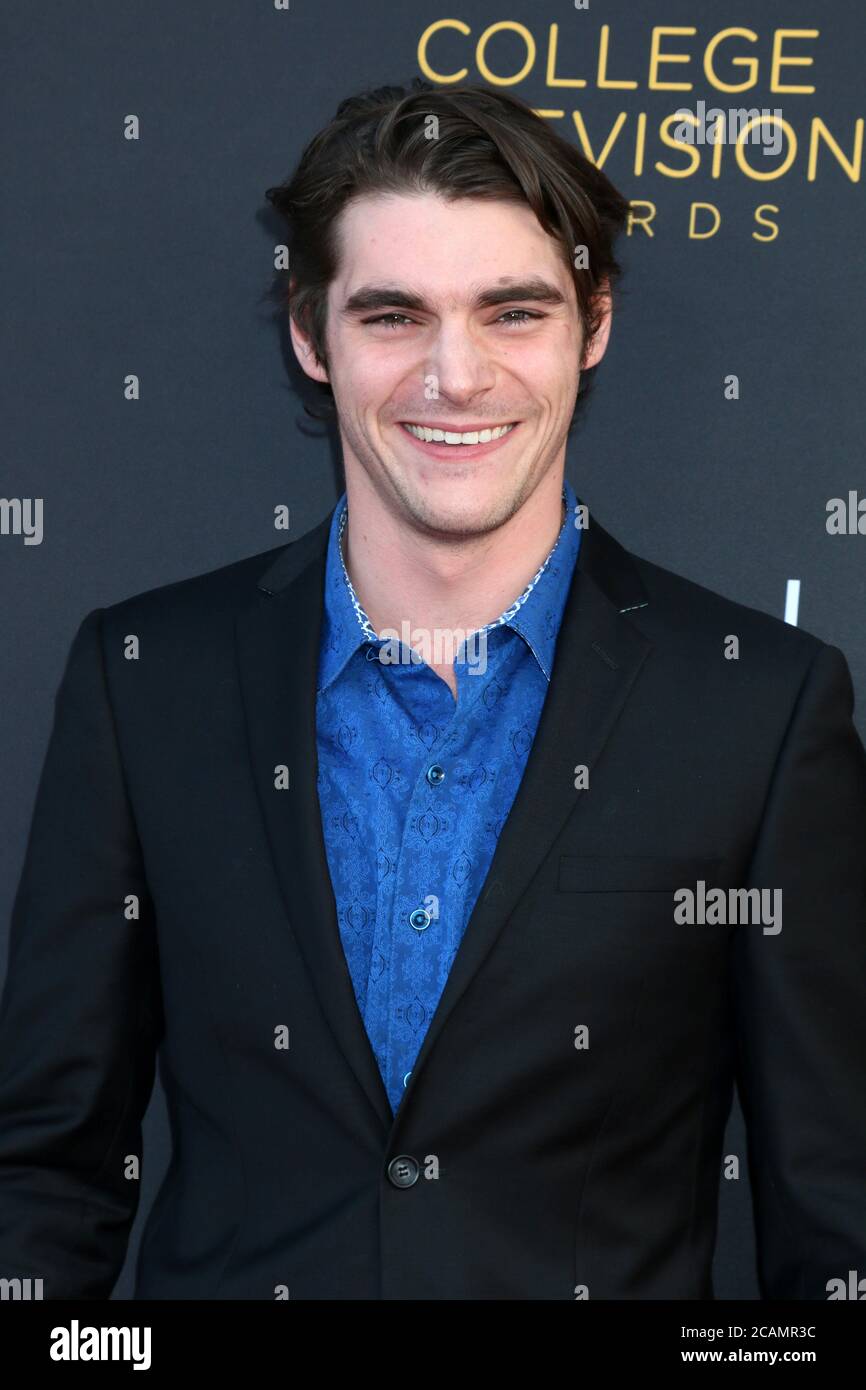 LOS ANGELES - MAR 16: RJ Mitte at the 39th College Television Awards at ...
