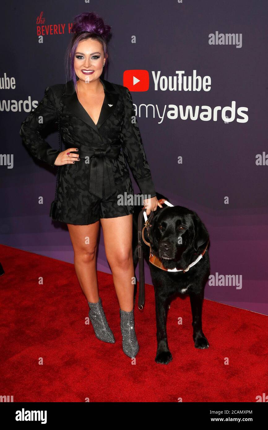 LOS ANGELES - DEC 13: Molly Burke, Dog Gallop at the 9th Annual Streamy ...