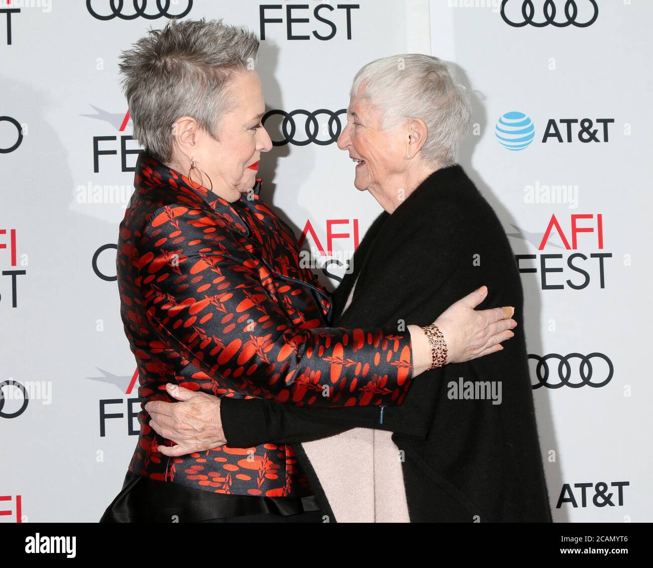 LOS ANGELES - NOV 20: Kathy Bates, Barbara Jewell, Bobi Jewell at the ...