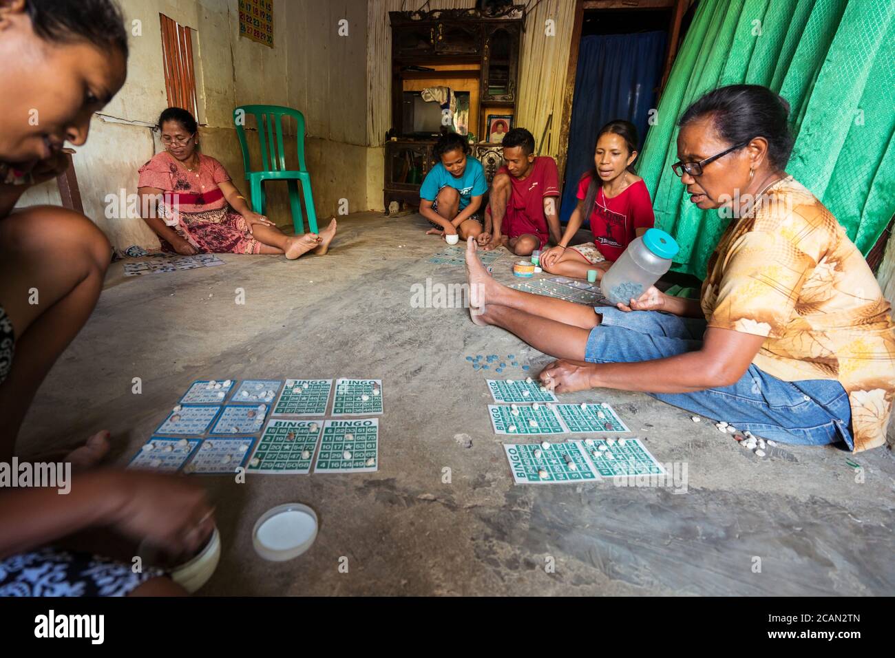 Playing bingo hi-res stock photography and images - Alamy