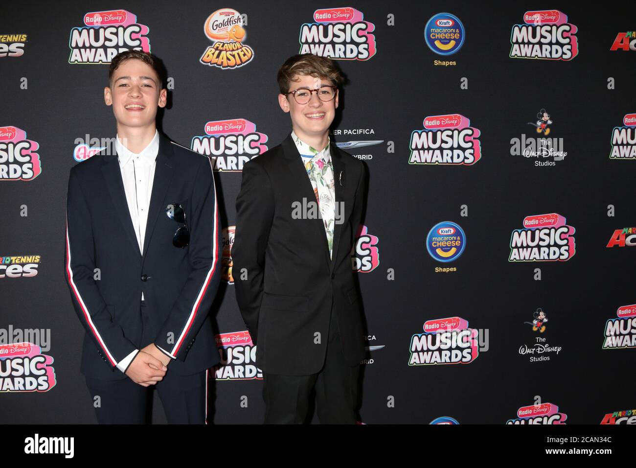 LOS ANGELES - JUN 22: Max and Harvey, Max Mills, Harvey Mills at the ...
