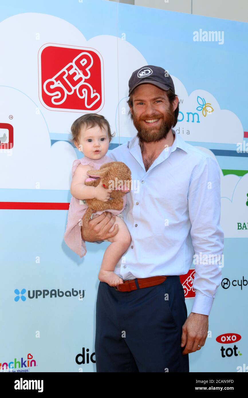 LOS ANGELES - SEP 22: Bob Hall, daughter at the 7th Annual Celebrity ...