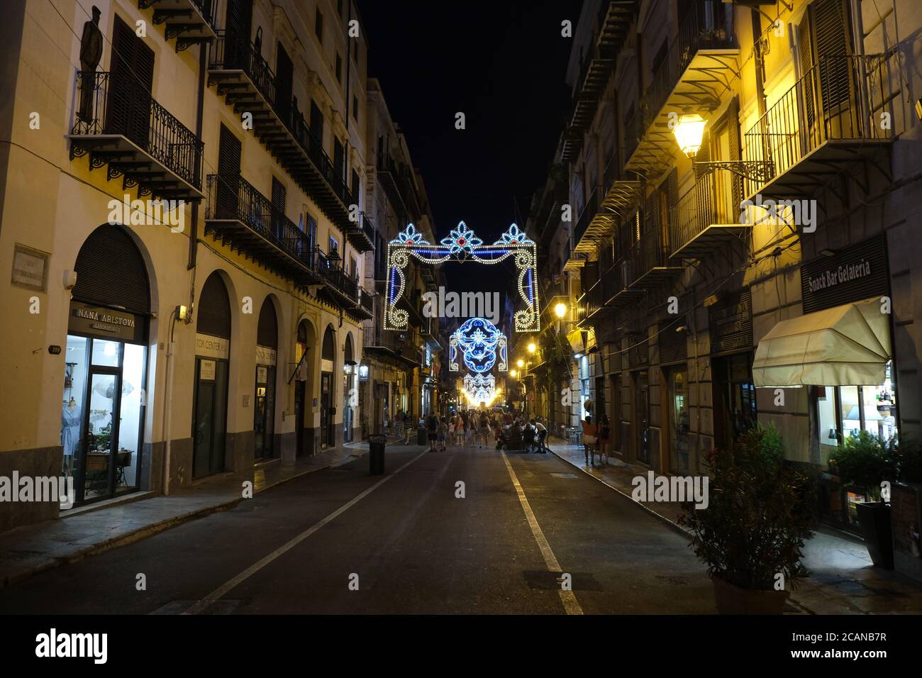 Via vittorio emanuele palermo sicily hi-res stock photography and ...