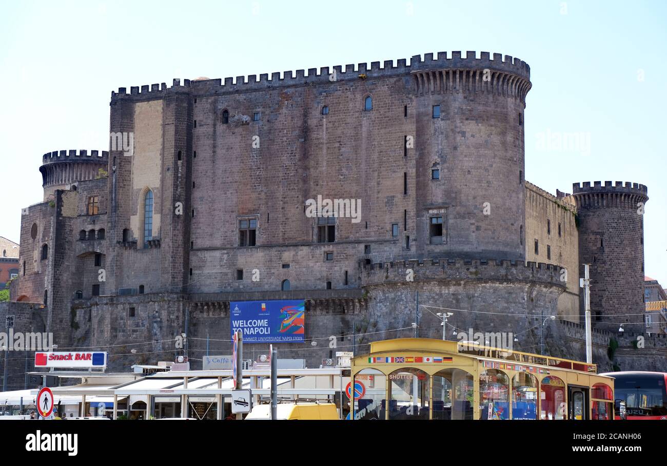 Italia castel nuovo hi-res stock photography and images - Alamy