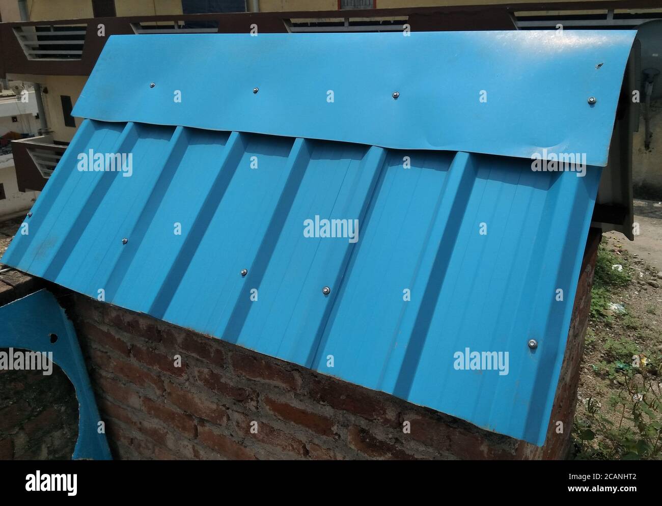 A picture of tin shade for roof Stock Photo - Alamy