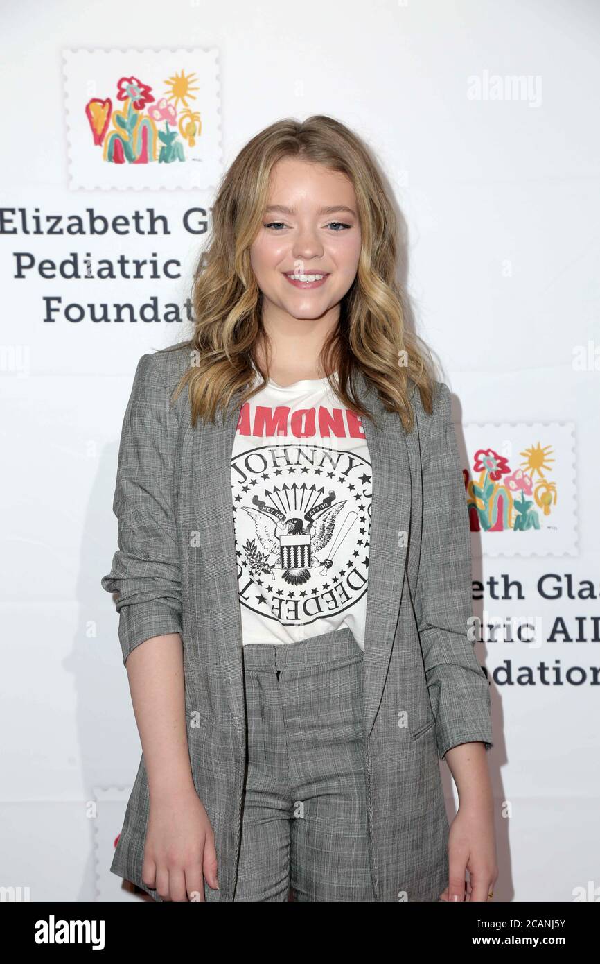 LOS ANGELES - OCT 28: Jade Pettyjohn at the "A Time For Heroes" Family ...
