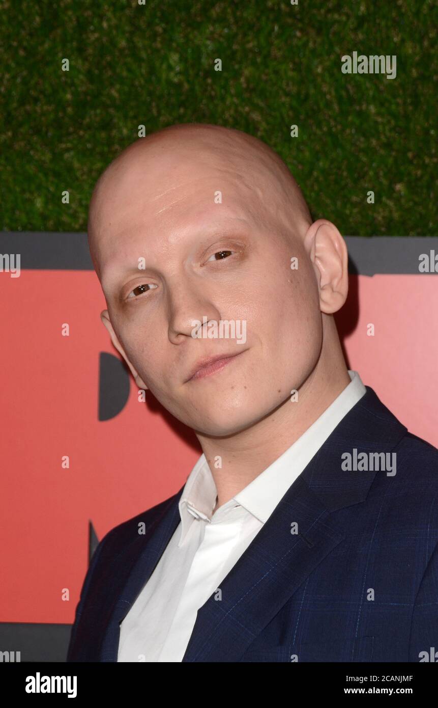 Anthony carrigan barry' hi-res stock photography and images - Alamy