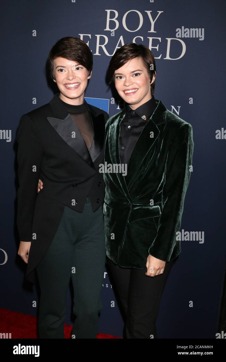 LOS ANGELES - OCT 29: Emily Hinkler, Elizabeth Hinkler at the "Boy ...