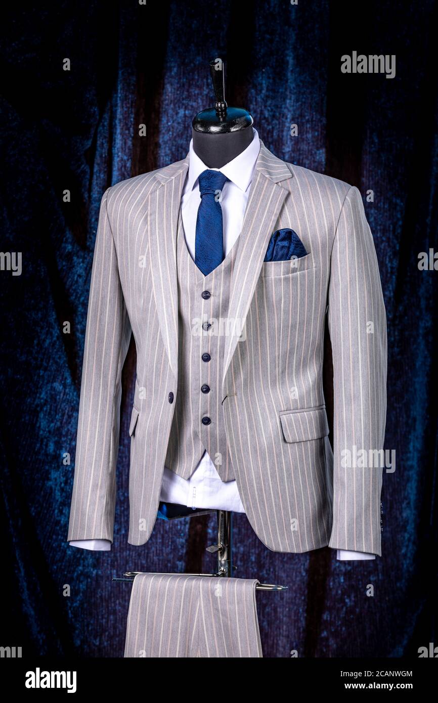 Suit shirt tie jacket dummy hi-res stock photography and images - Alamy