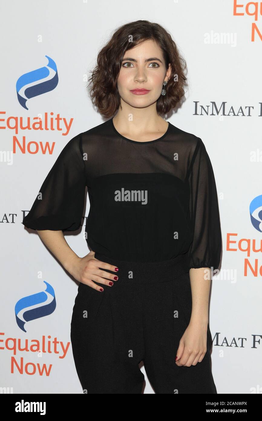 LOS ANGELES - DEC 3: Nicole Smolen at the Make Equality Reality Gala at ...