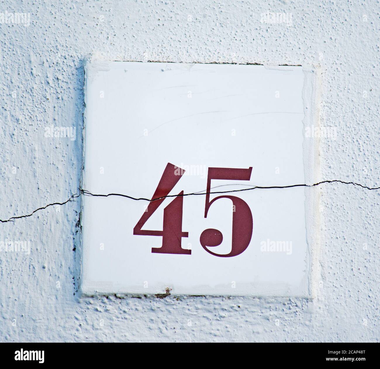 House number 45 sign on wall hi-res stock photography and images - Alamy