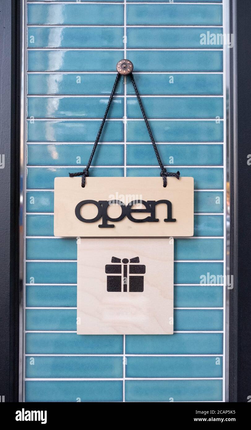 Business sign that says ‘Open’ Stock Photo - Alamy