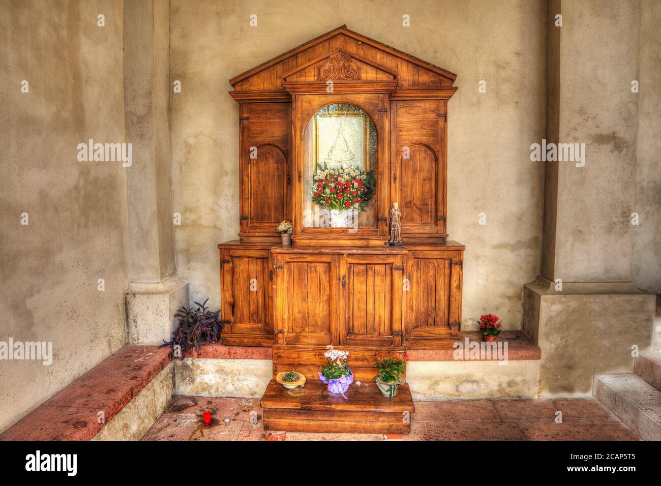 wooden altar in an italian church. hdr tone mapping Stock Photo - Alamy