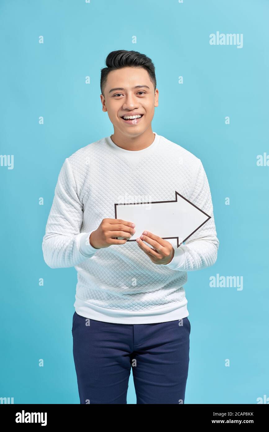 Arrow pointing right hi-res stock photography and images - Alamy