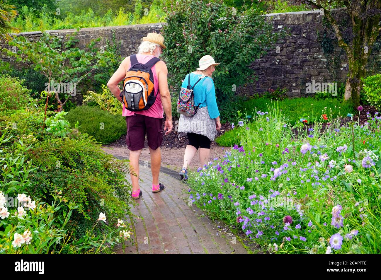 Woman national gardens hi-res stock photography and images - Alamy