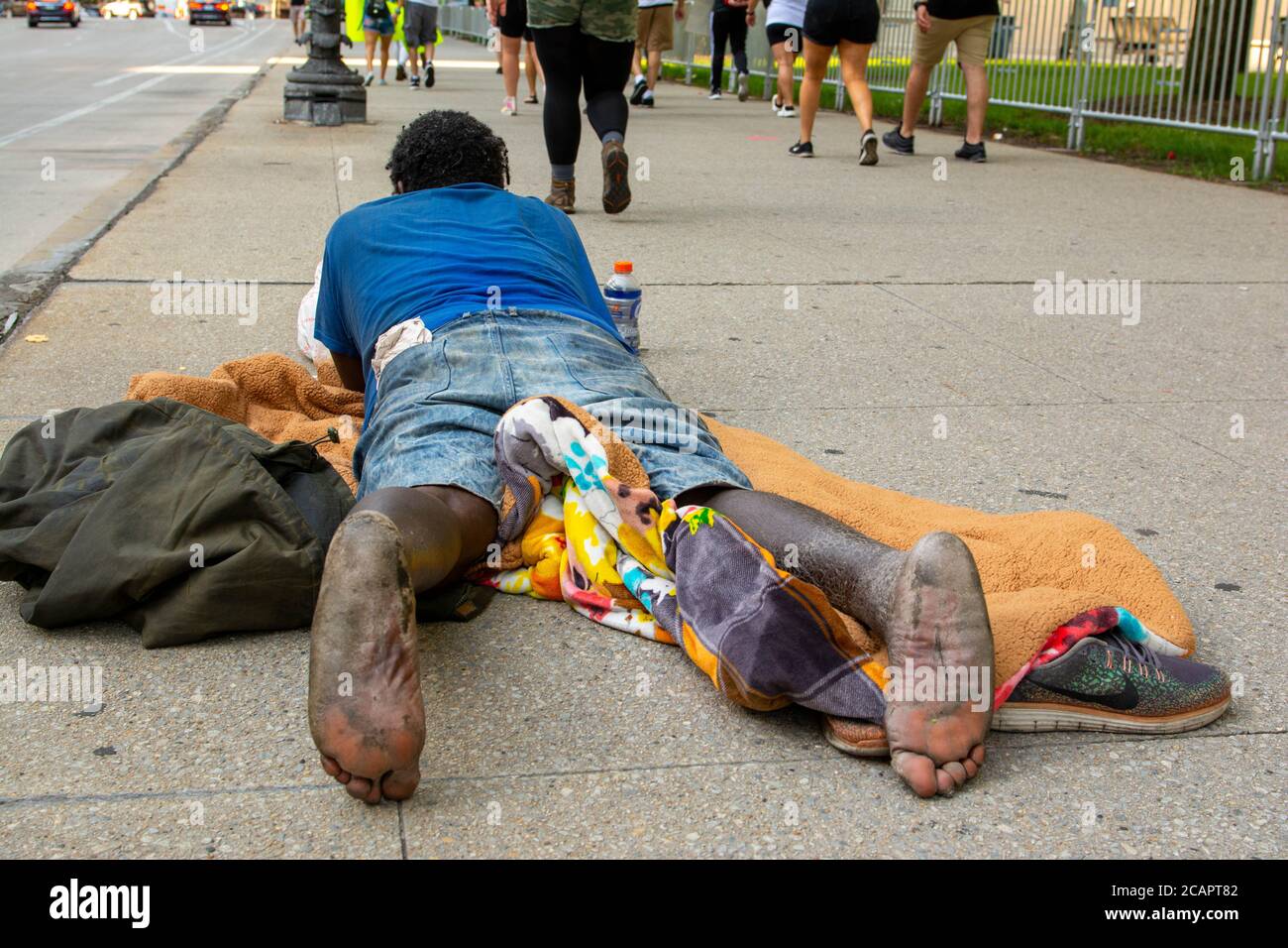 Downtown homeless chicago man hi-res stock photography and images - Alamy