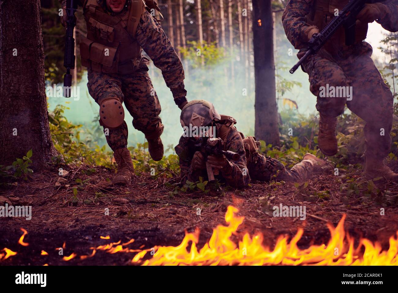Modern warfare Soldiers Squad Running as Team in Battle Formation Stock ...