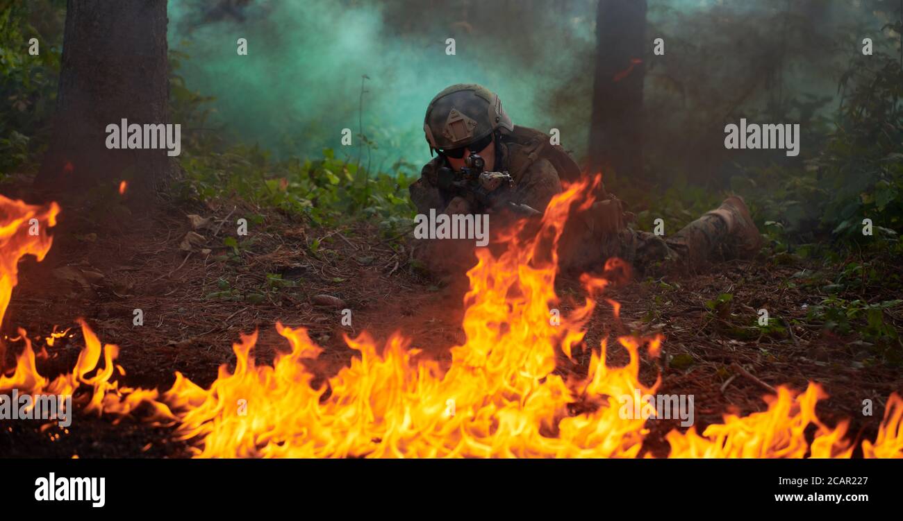 Modern warfare Soldiers Squad Running as Team in Battle Formation Stock ...