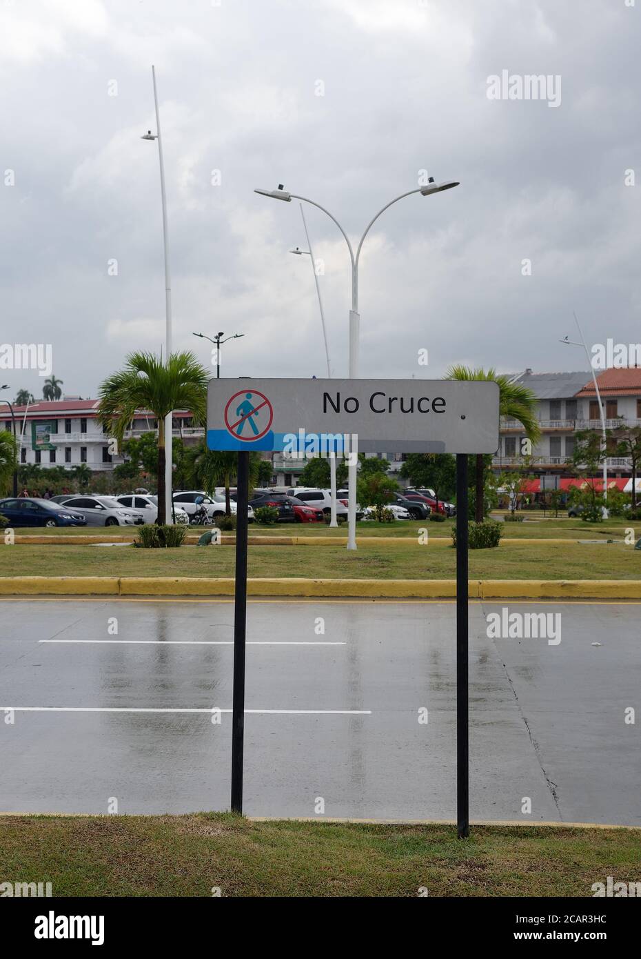 Panama City road sign in Spanish warning not to cross Stock Photo - Alamy