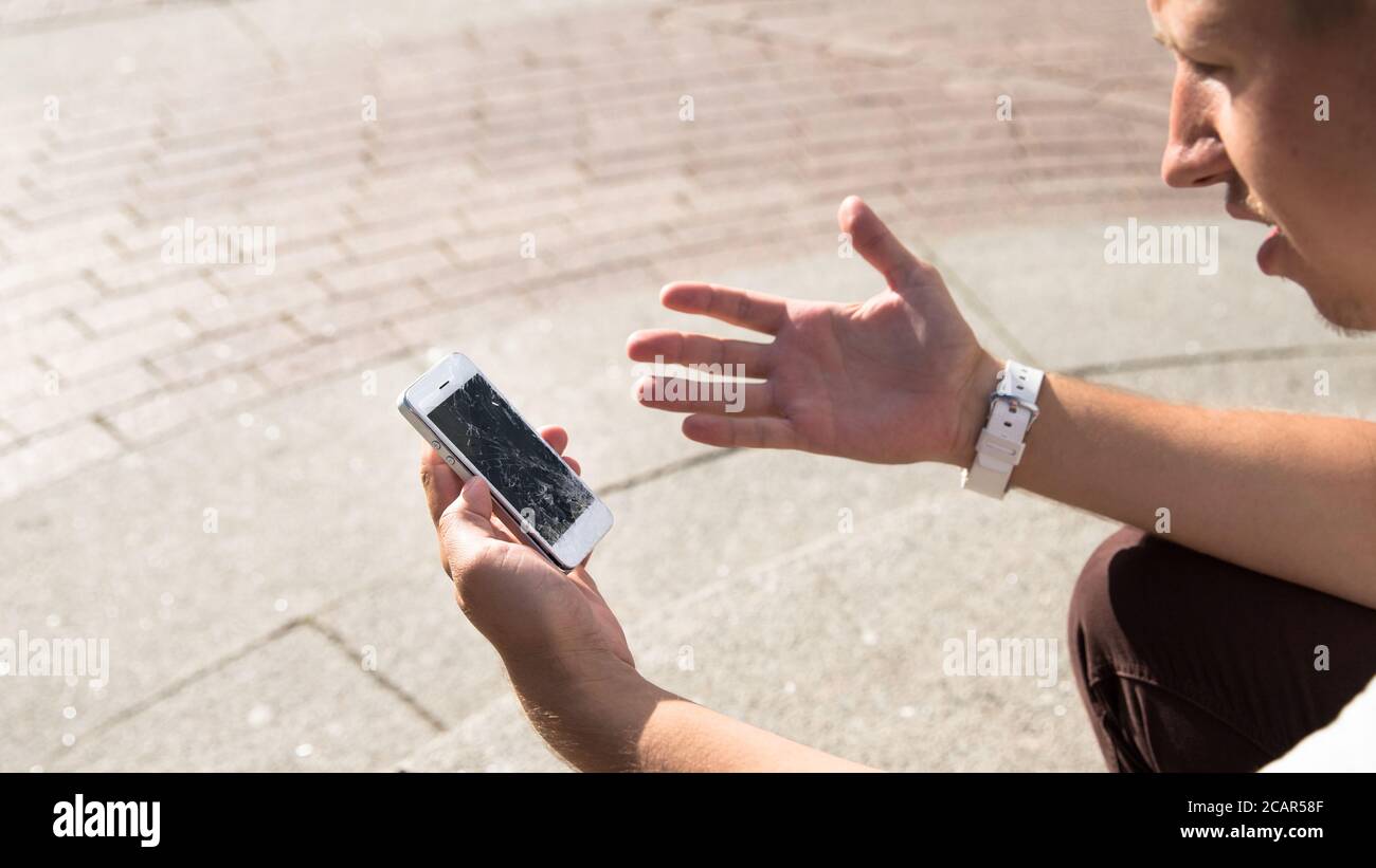 Smashed phone hi-res stock photography and images - Alamy