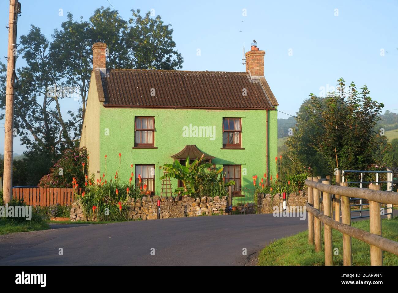 Green cottage hi-res stock photography and images - Alamy