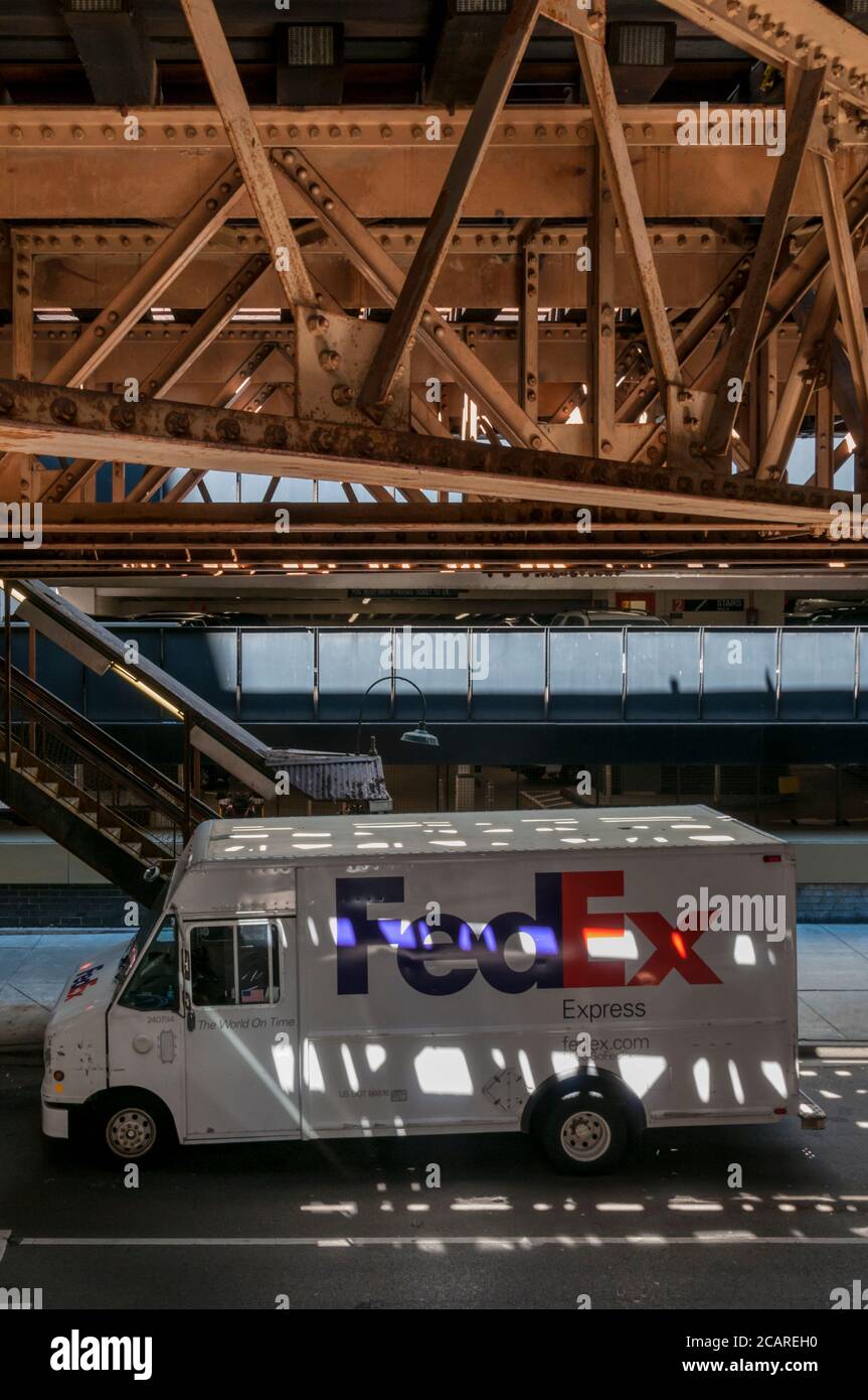 Fedex Van High Resolution Stock Photography and Images - Alamy