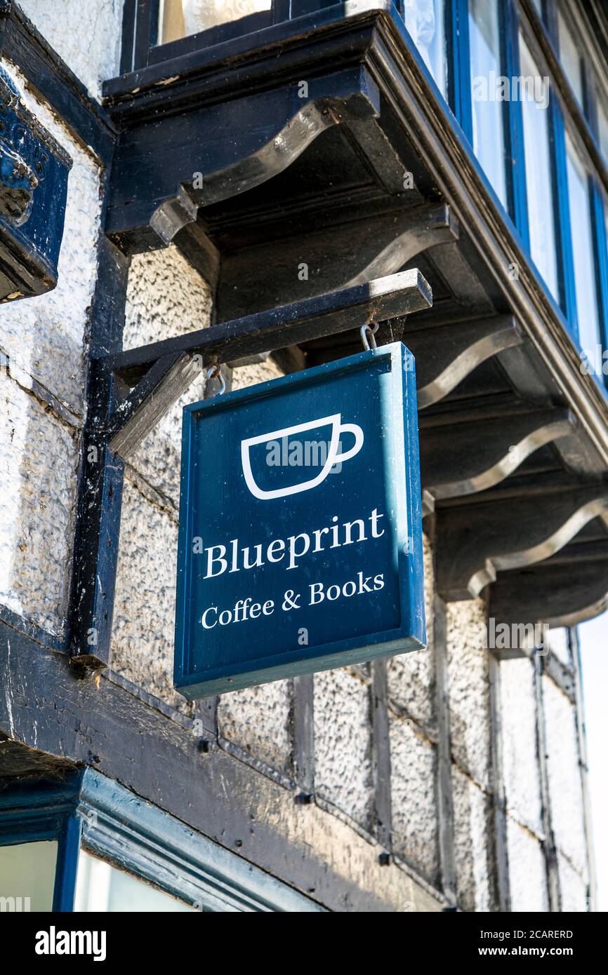 High street bookshop hi-res stock photography and images - Alamy